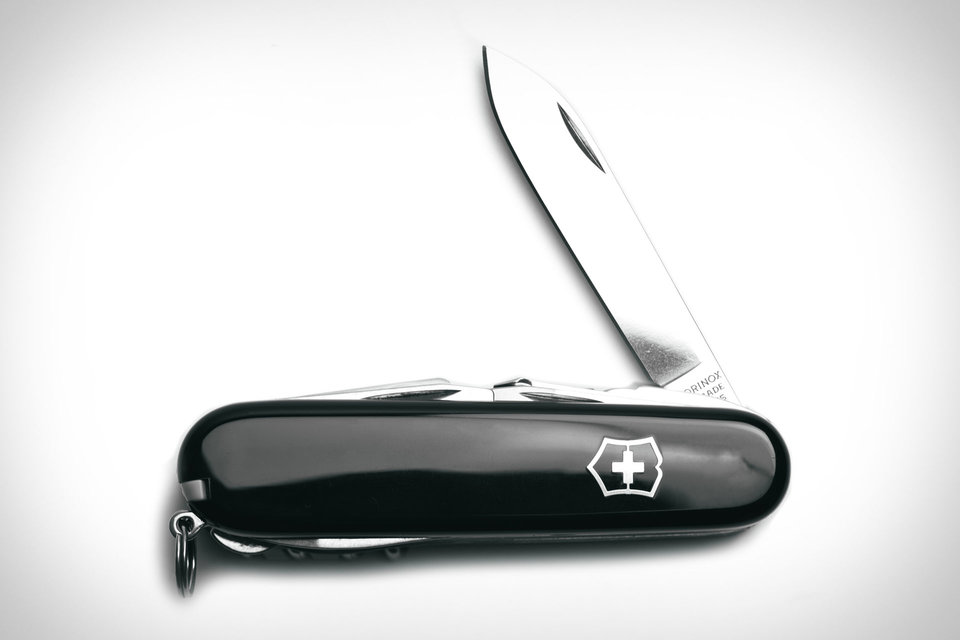 Navaja Victorinox Swiss Army Champ | Uncrate