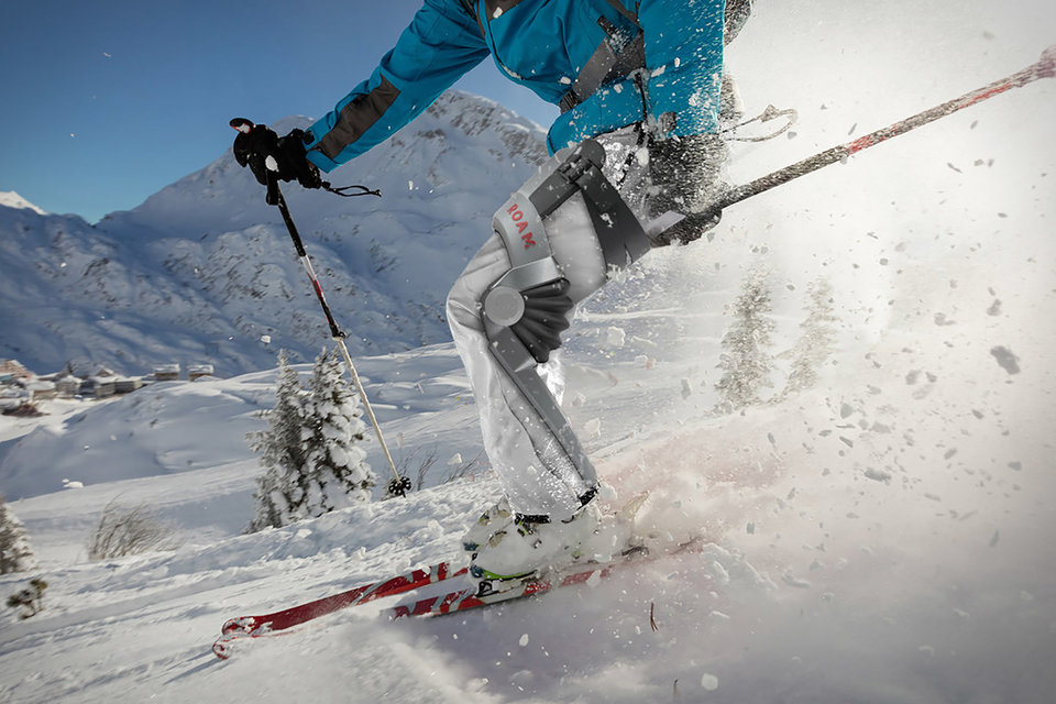 Roam Elevate Robotic Ski Exoskeleton | Uncrate