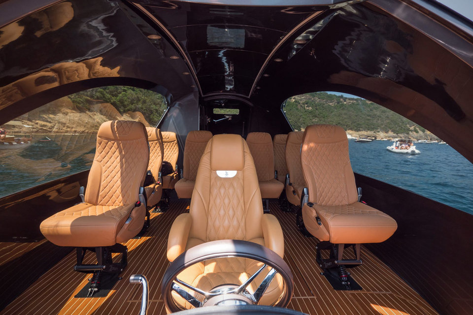 Jet Capsule Royal Version 001 Motorboat | Uncrate