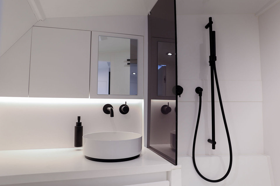 VanDutch 40.2 Yacht | Uncrate