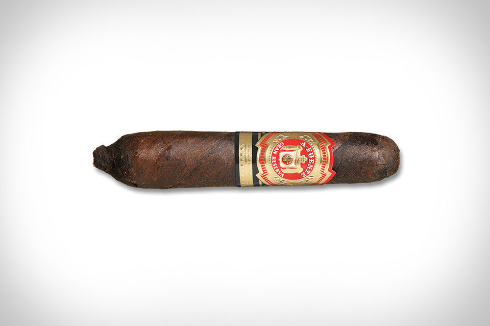Arturo Fuente Hemingway Short Story Cigar | Uncrate