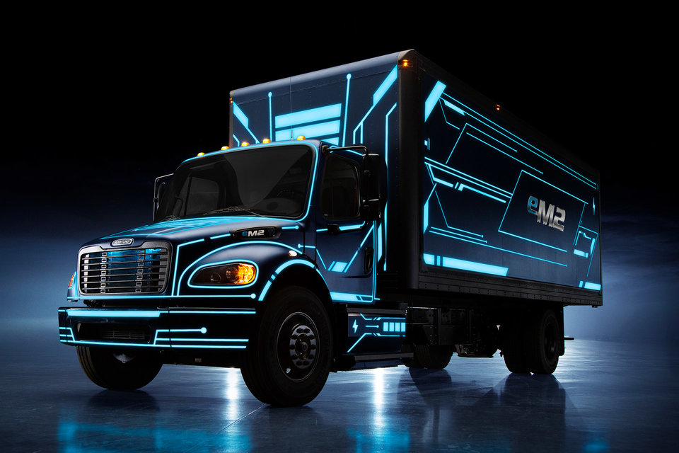 Freightliner eCascadia Electric Semi Truck | Uncrate