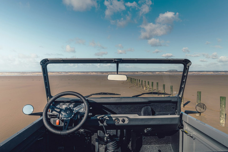 Arkonik 1989 Land Rover Defender Beach Cruiser | Uncrate