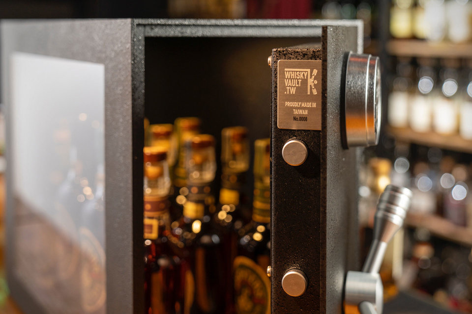 Mini Bóveda de Whisky | Uncrate