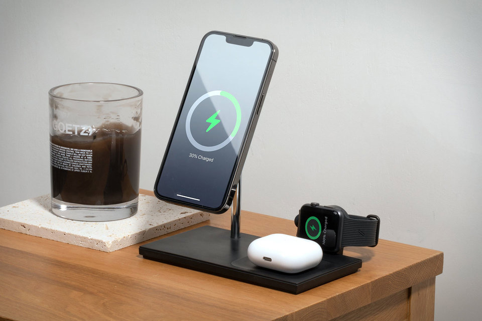 Das 3-in-1-MagSafe-Dock von Native Union | Uncrate