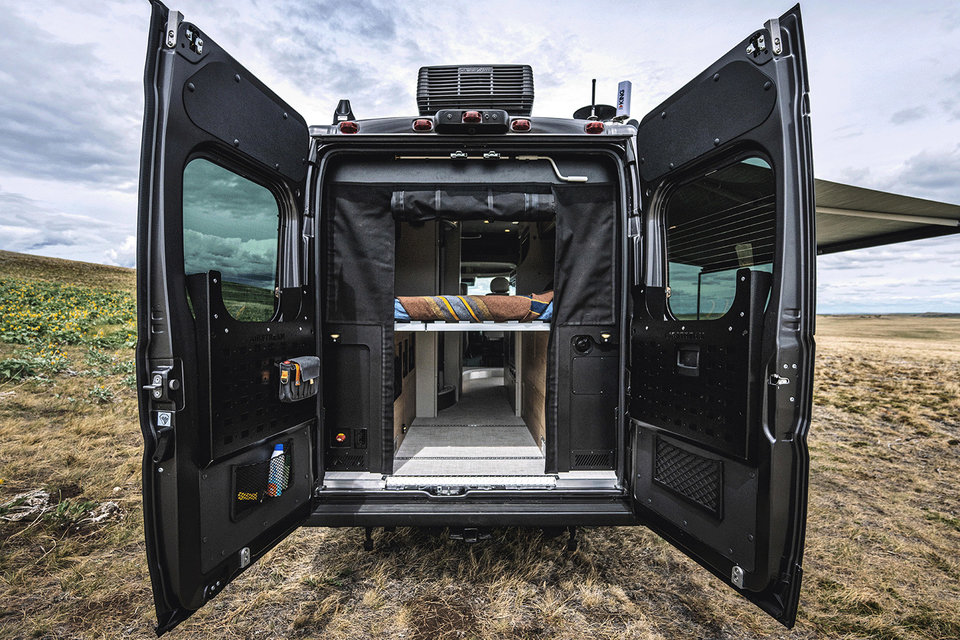 Camping-car Airstream Rangeline 2023 | Uncrate