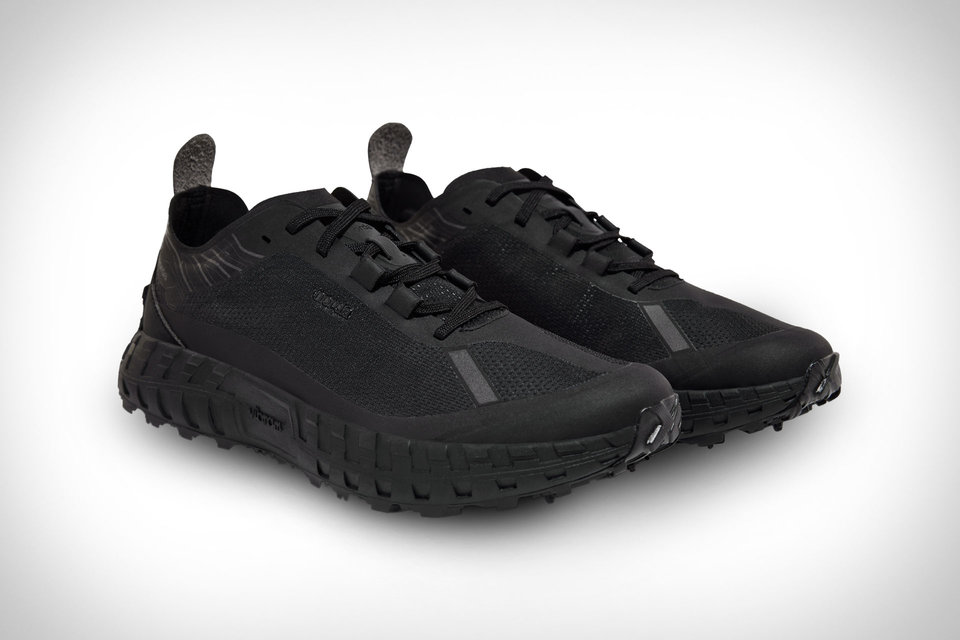 Norda 001 Stealth Black Dyneema Trail-Schuhe | Uncrate