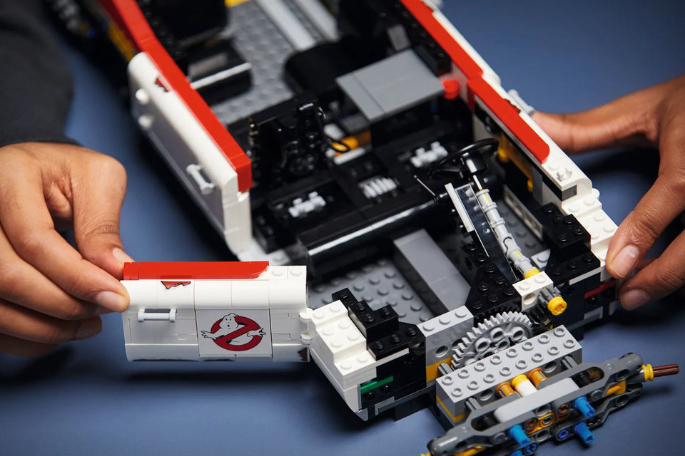 LEGO Ghostbusters ECTO-1 | Uncrate
