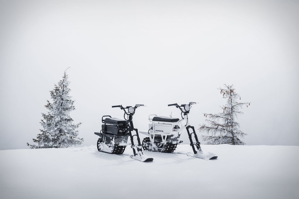 ムーンバイク 電動スノーモービル | Uncrate