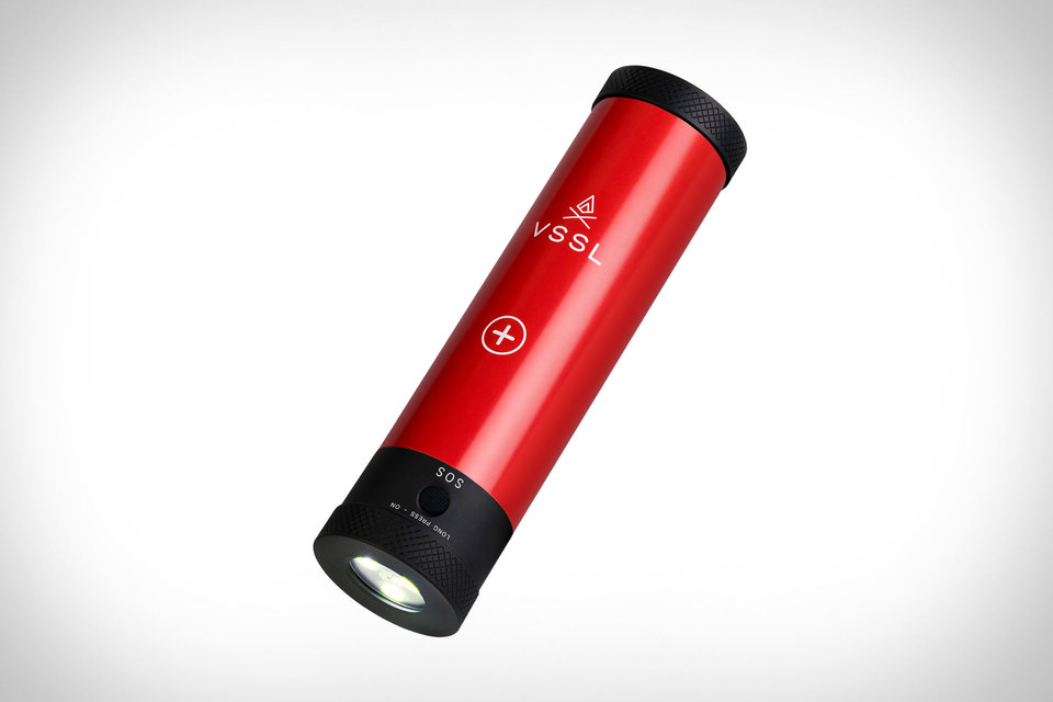 VSSL Primeros Auxilios Stash Mini + Luz | Uncrate