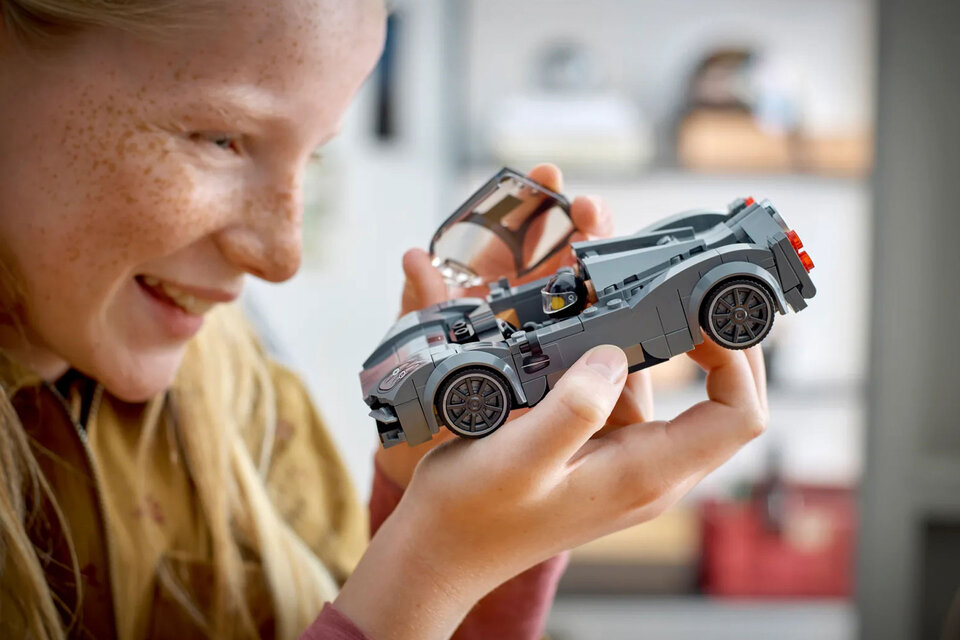 LEGO Pagani Utopía | Uncrate