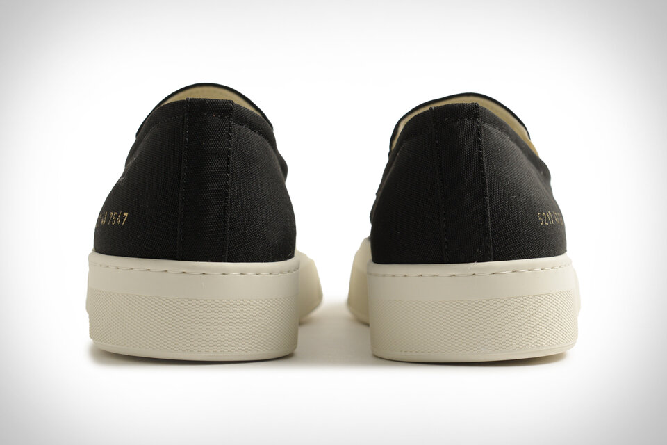 コモン プロジェクト キャンバス スリッポン | Uncrate