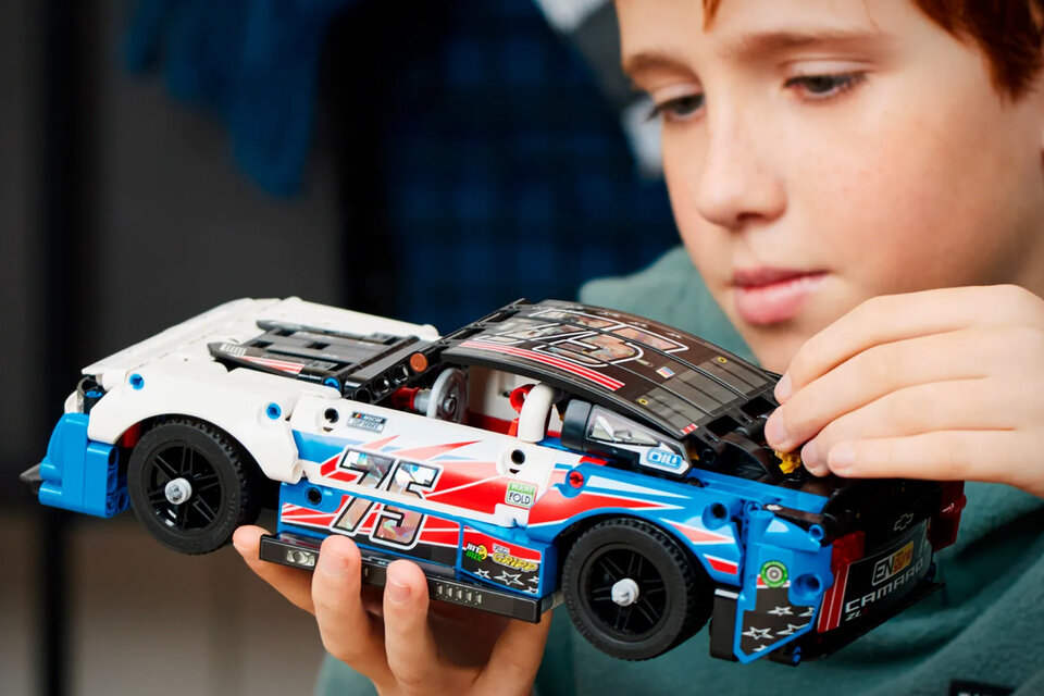 LEGO NASCAR Chevrolet Camaro ZL1 | Uncrate