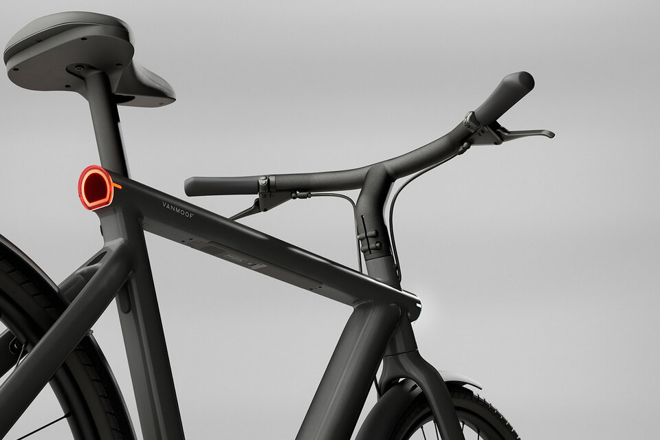 Vanmoof S5 & A5 Dark Grey E-Bikes | Uncrate