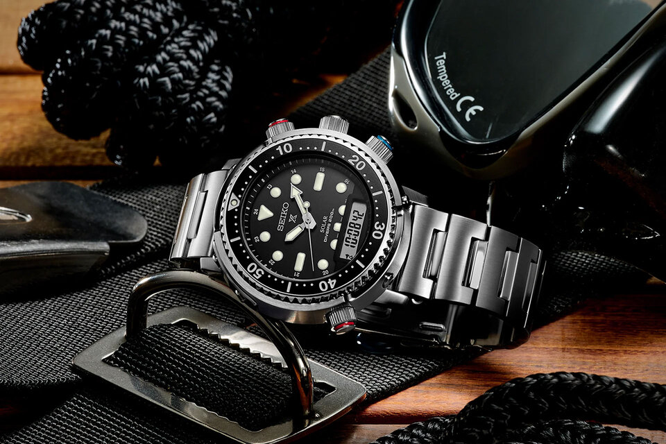 Seiko Prospex SNJ033 Hybrid-Taucher | Uncrate