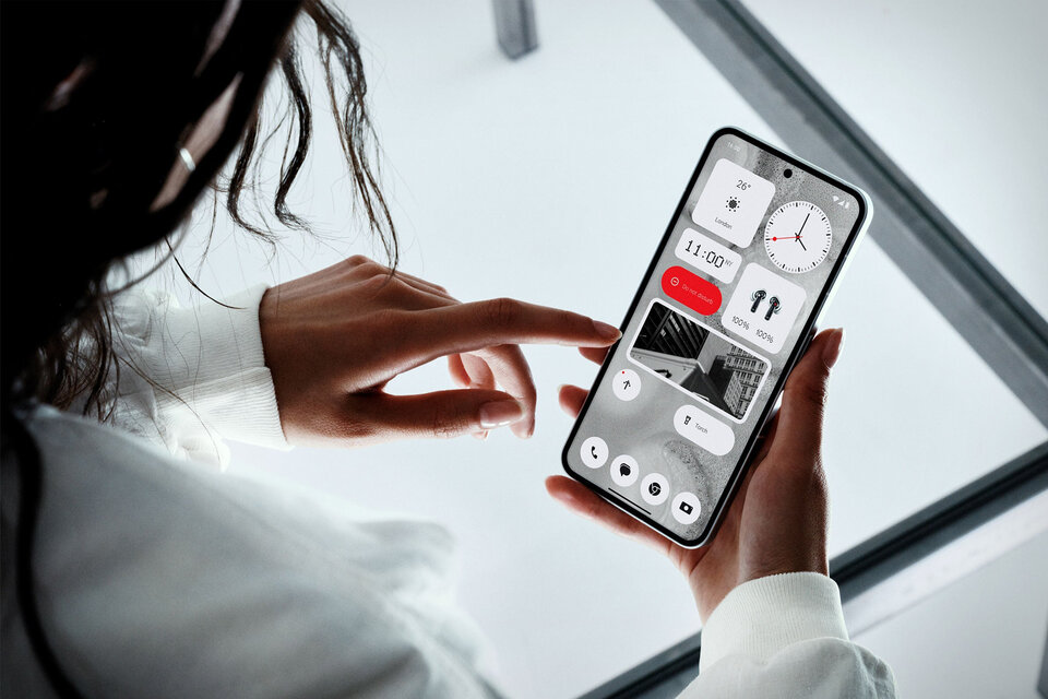 Nothing Phone (2) | Uncrate