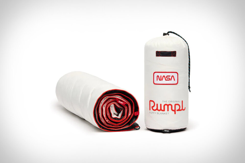 Rumpl X NASA オリジナル パフィー ブランケット | Uncrate