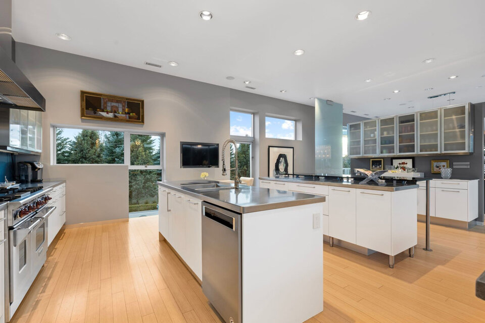 Random Road House | Uncrate