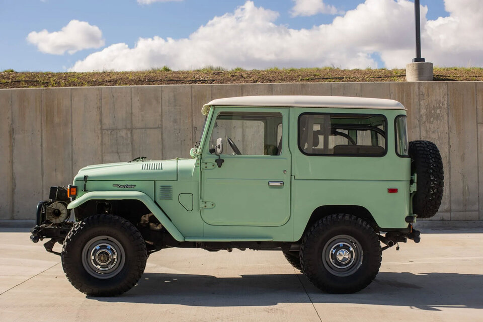 1976 Toyota Land Cruiser FJ40 V8 Conversion | Uncrate