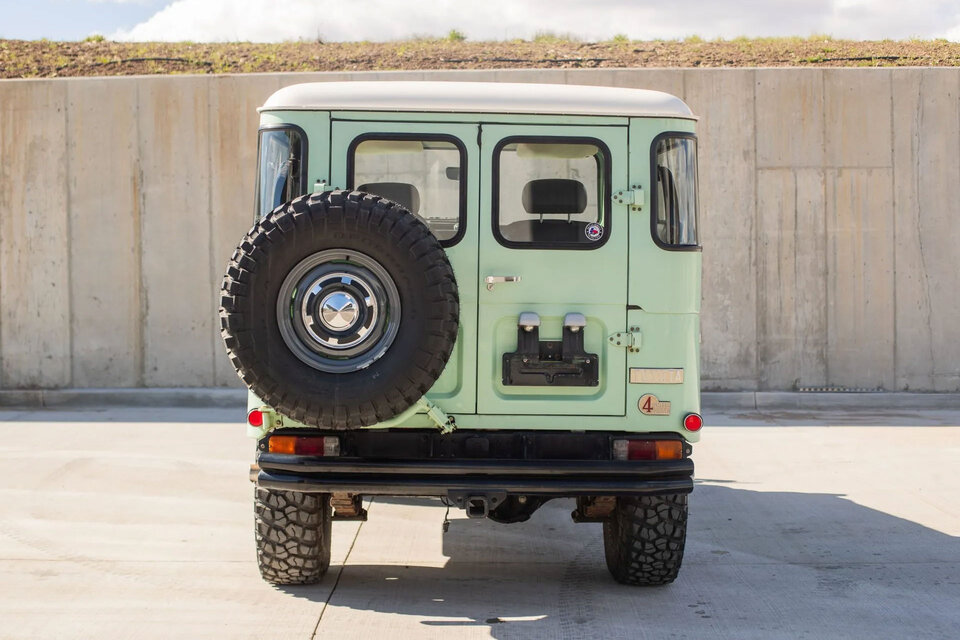 1976 Toyota Land Cruiser FJ40 V8 Conversion | Uncrate