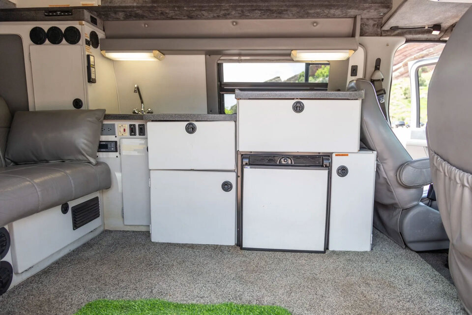 Jimmy Buffett's 2004 Ford E-350 Sportsmobile Camper Van | Uncrate