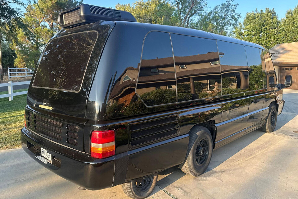 Kanye West's 1996 Mauck MSV 1120S Elite RV | Uncrate
