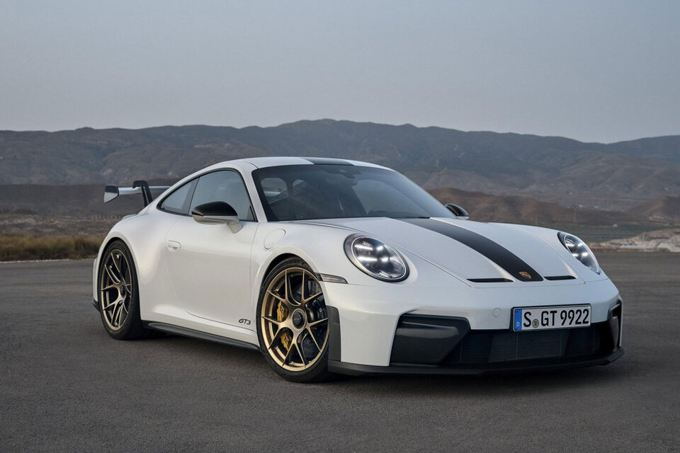 2025 Porsche 911 Carrera T | Uncrate