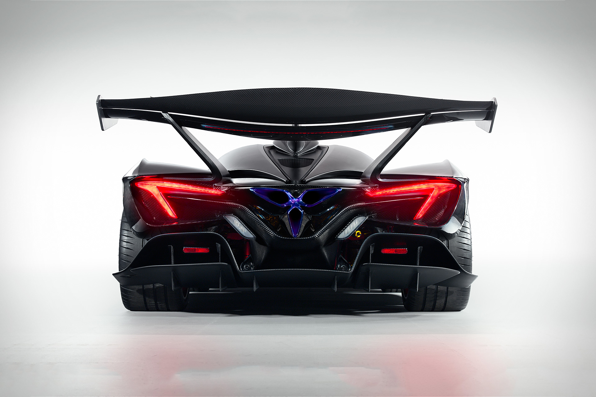 Apollo Intensa Emozione Supercar | Uncrate