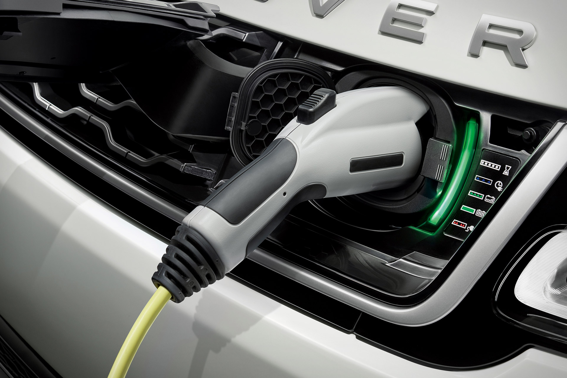 Land Rover Range Rover Sport P400e | Uncrate