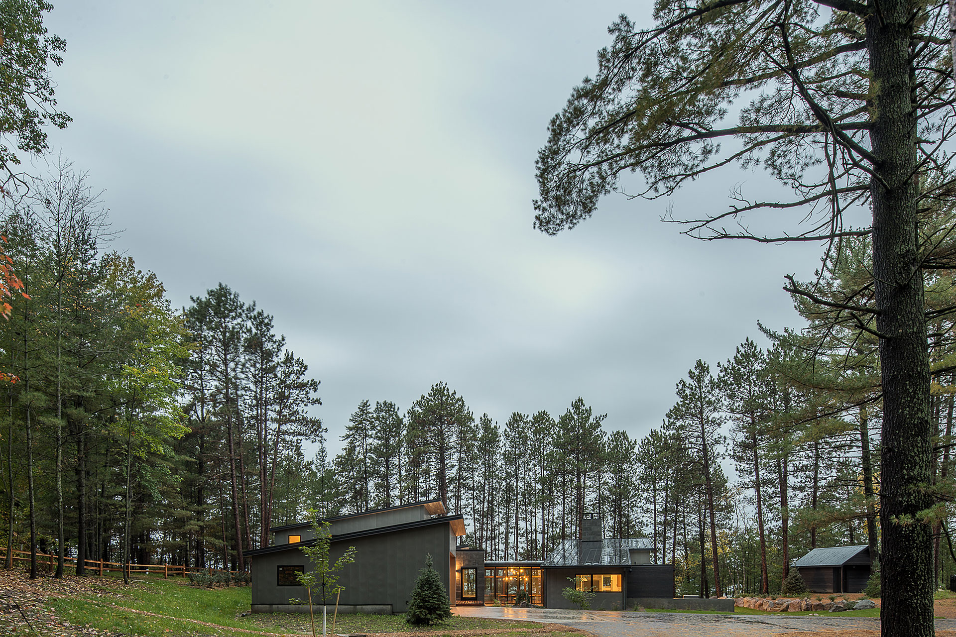 パインリッジレイクホーム | Uncrate