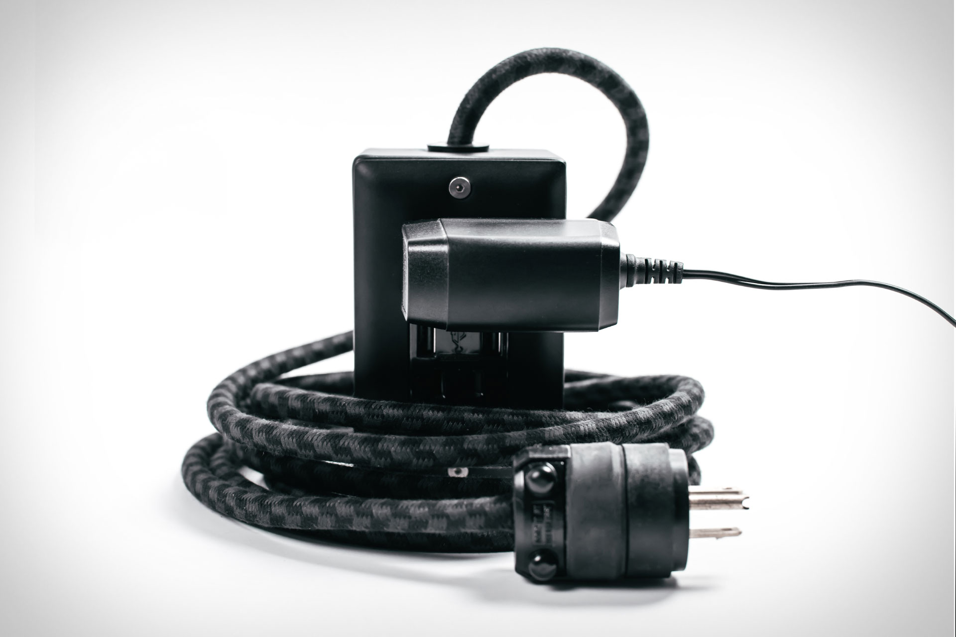 Conway Electric Extō Smart Chip USB | Uncrate