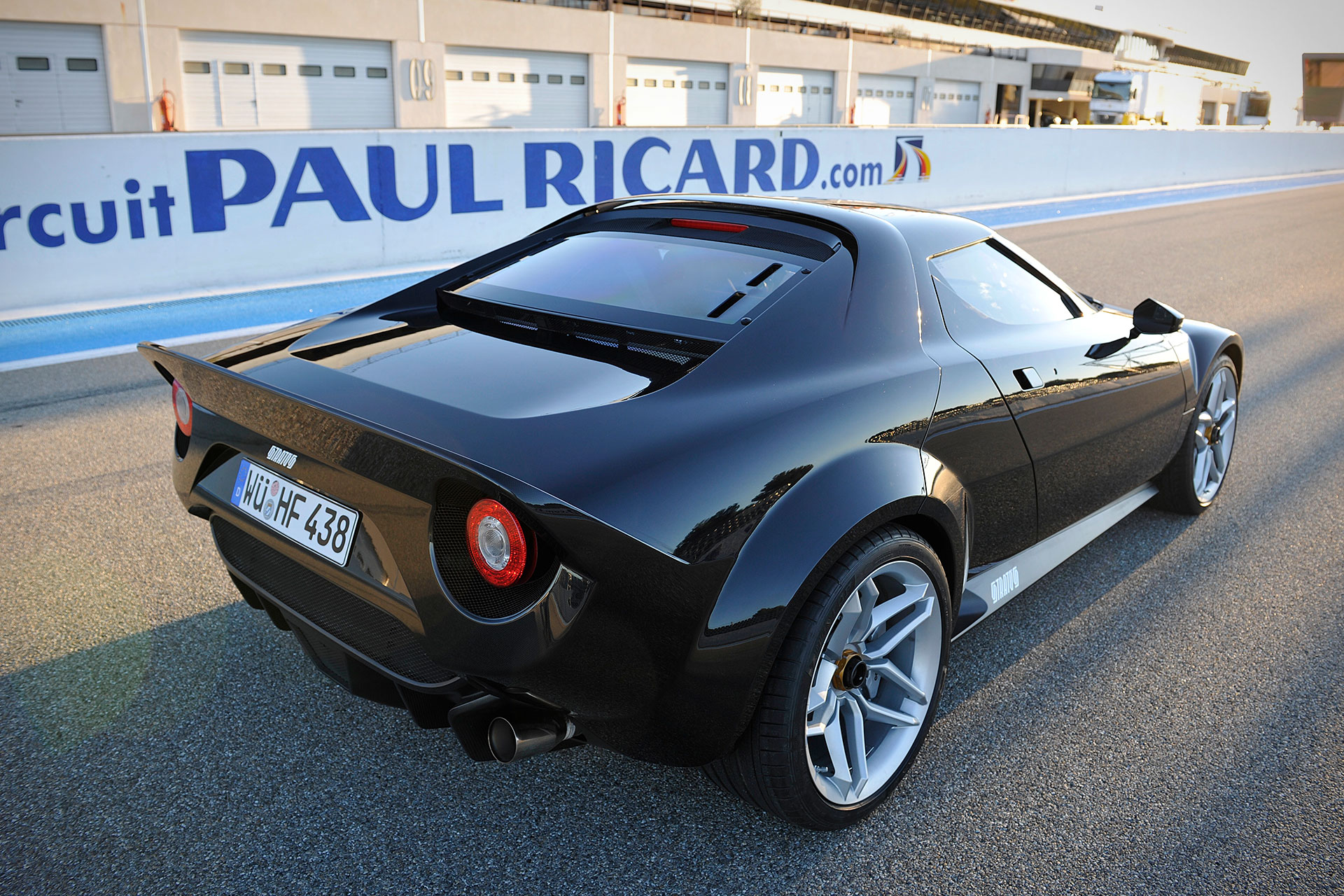 MAT New Stratos | Uncrate