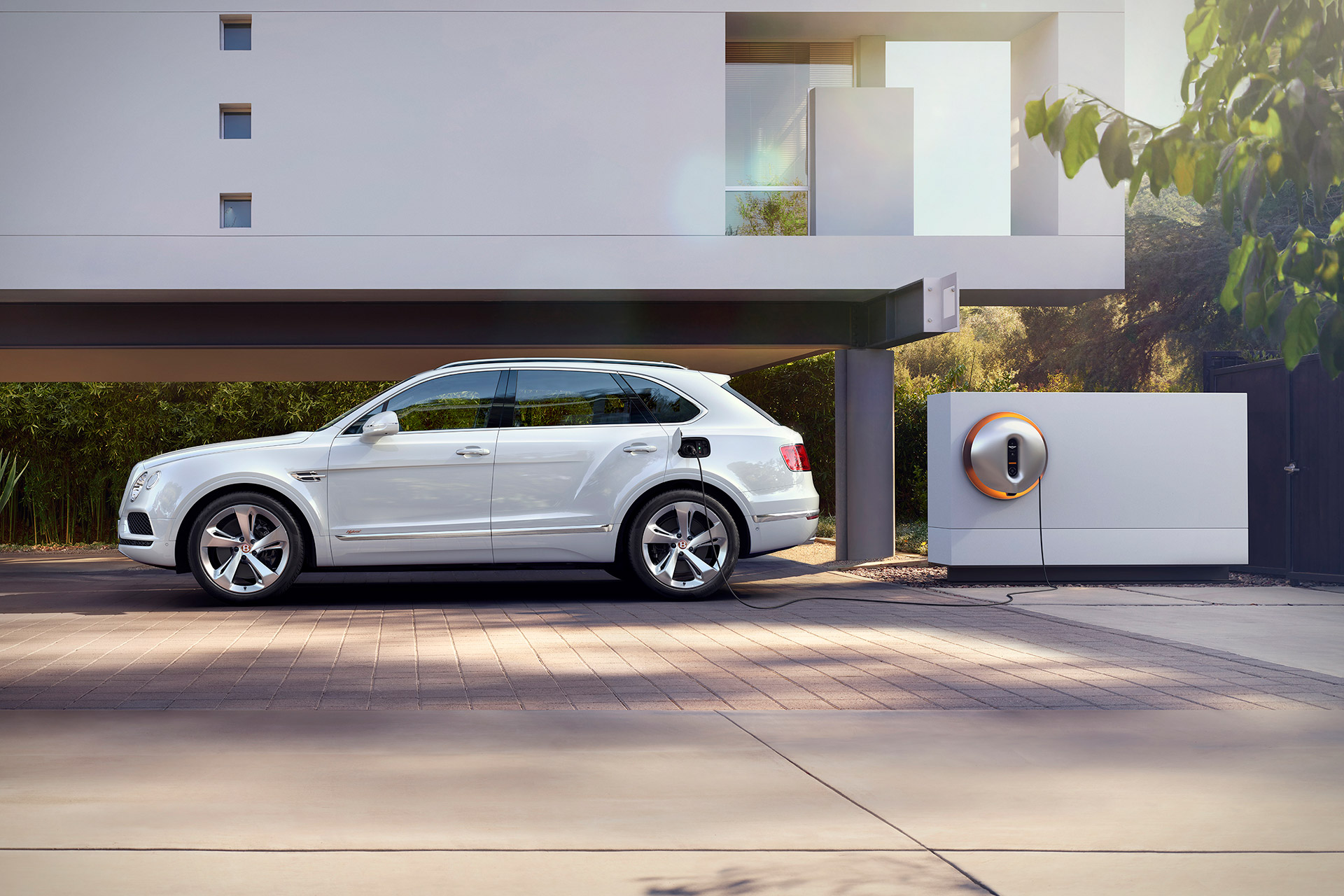 Bentley Bentayga Hybrid SUV | Uncrate