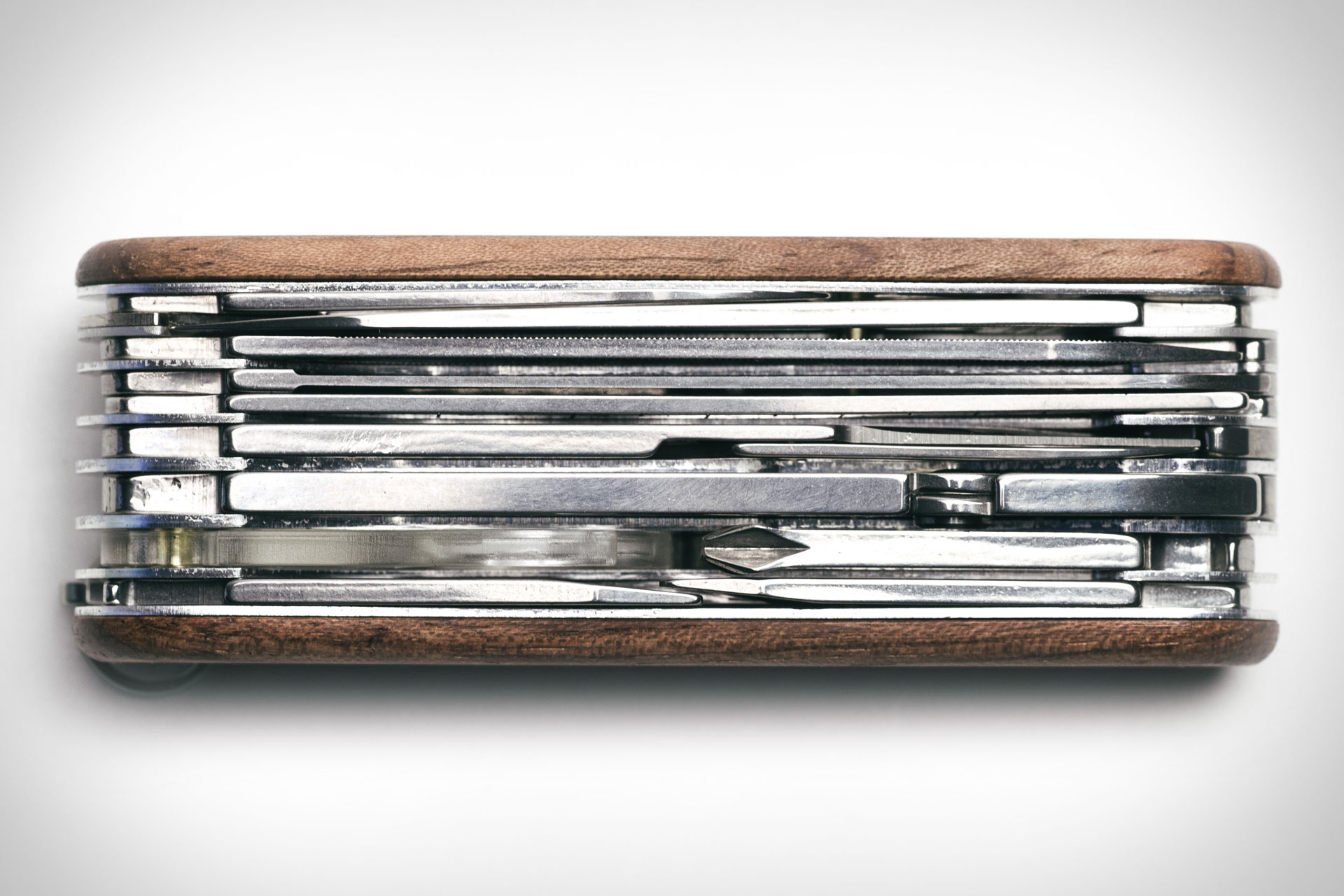 Navaja Victorinox Swiss Army Champ | Uncrate
