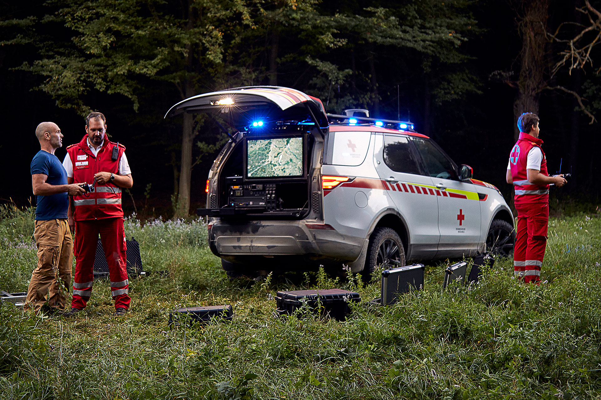 Land Rover x Red Cross Discovery Emergency Response Vehicle | Uncrate