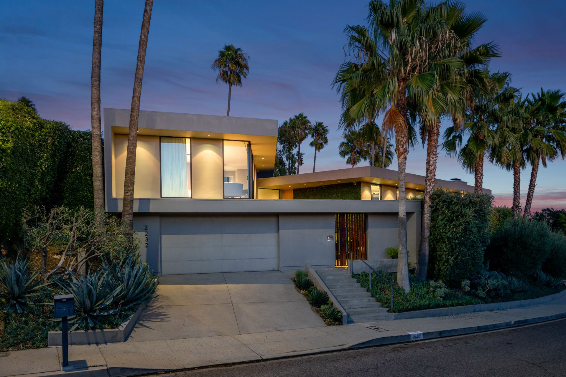 Elon Musk's Brentwood House | Uncrate