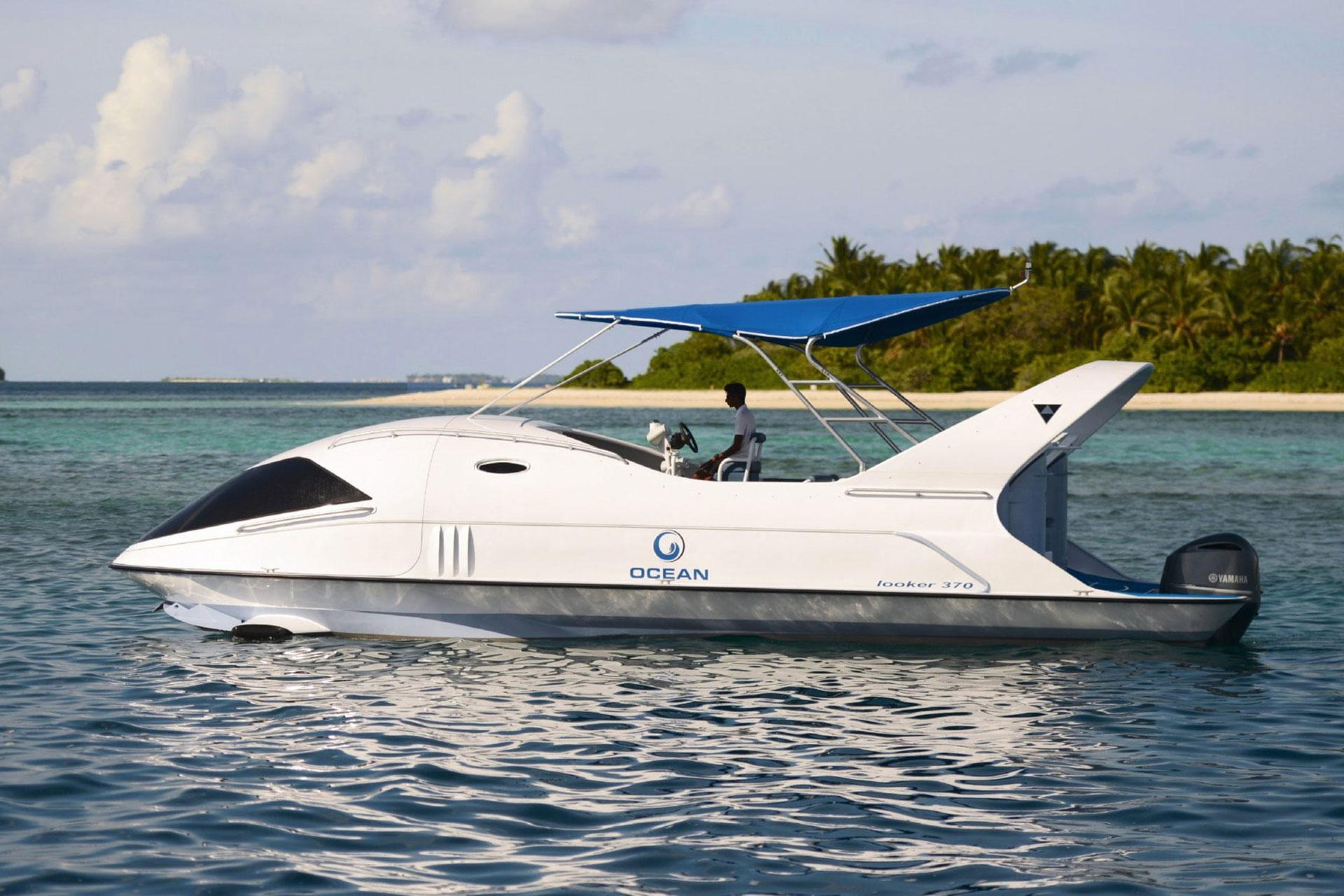Paritetboat Looker 370 Glass Bottom Boat | Uncrate