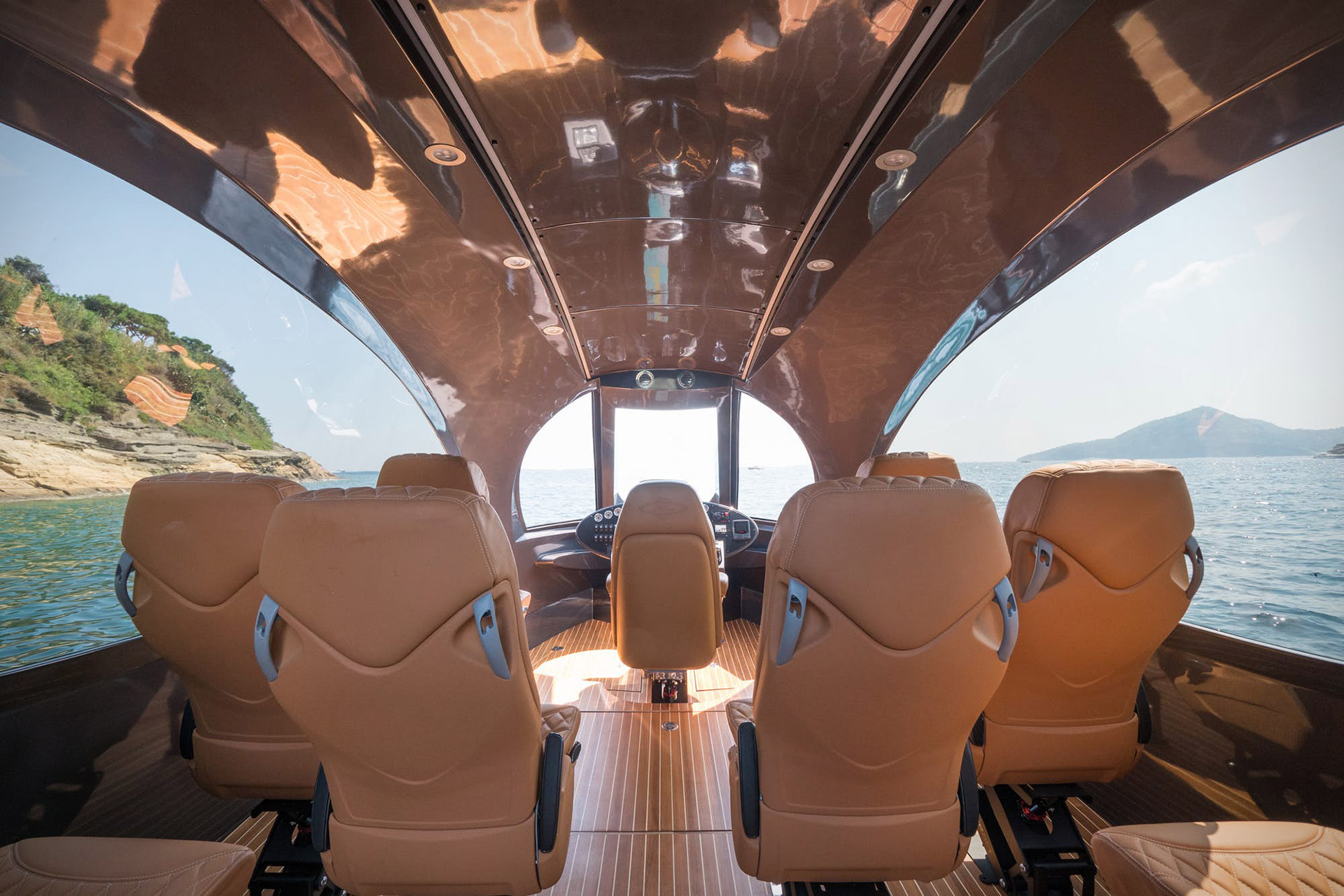 Jet Capsule Royal Version 001 Motorboat | Uncrate