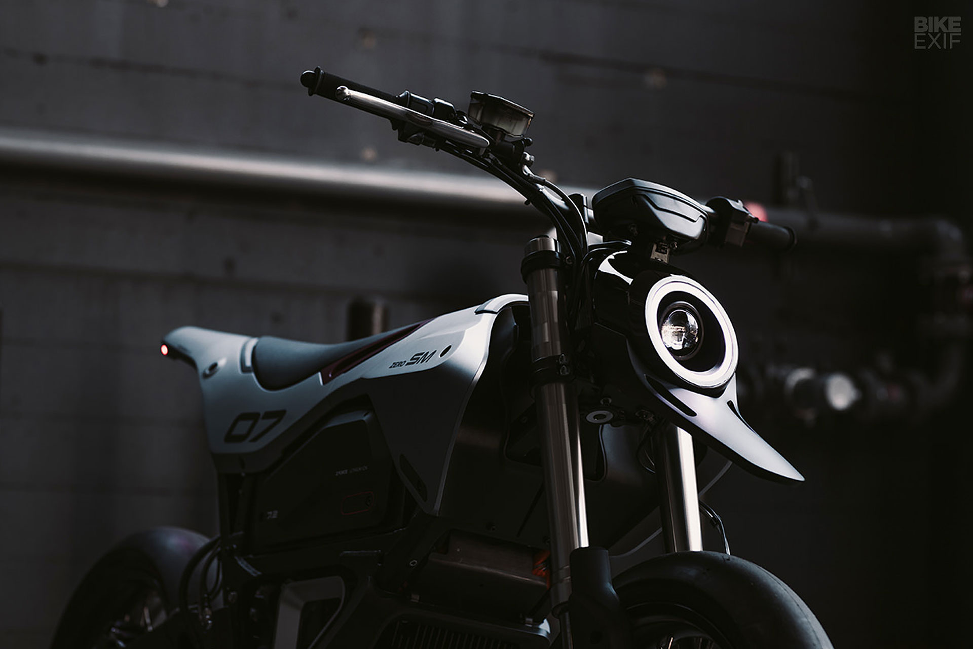 Zero x Huge Design SM Custom Motorcycle | Uncrate