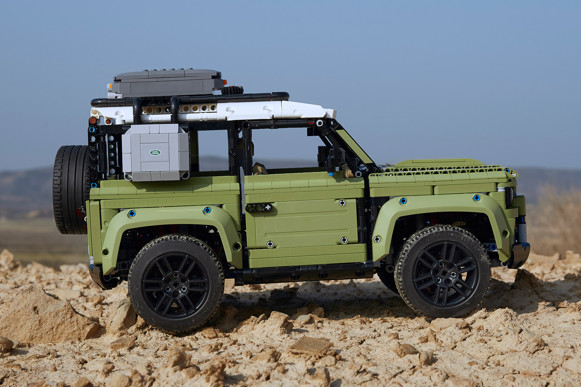 Lego Land Rover Defender | Uncrate