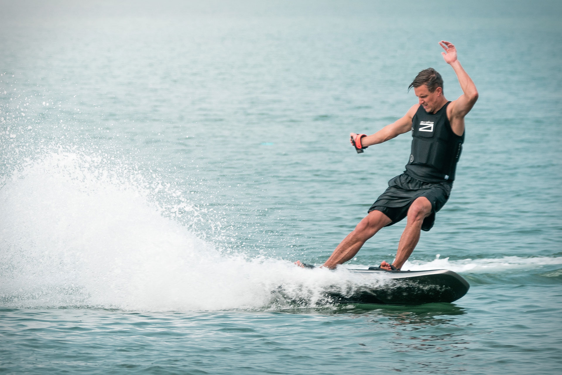 Planche de surf électrique Awake Ravik S | Uncrate