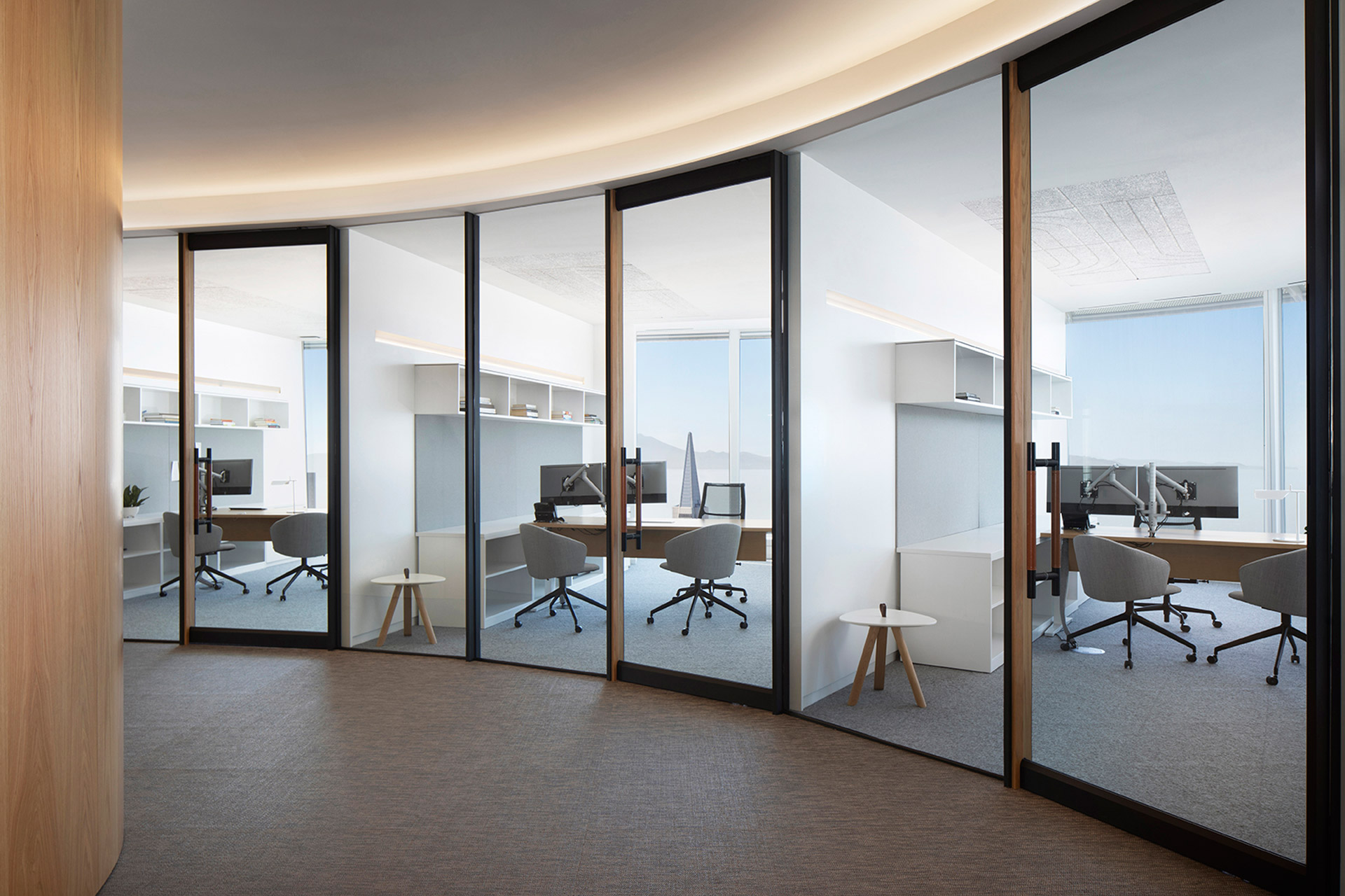 Salesforce Tower Sky Office | Uncrate