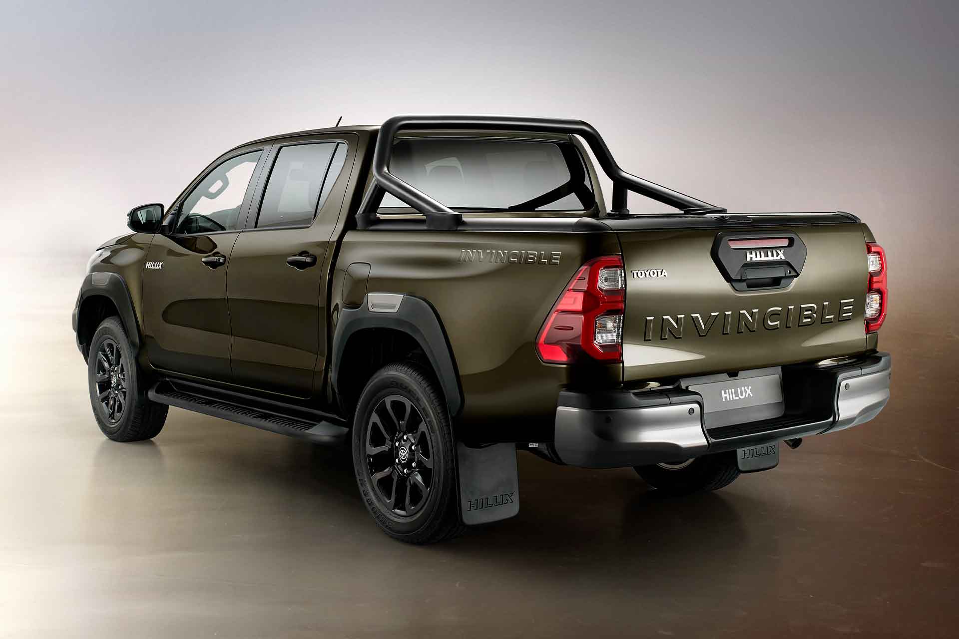 Toyota Hilux Invincible-Xトラック | Uncrate