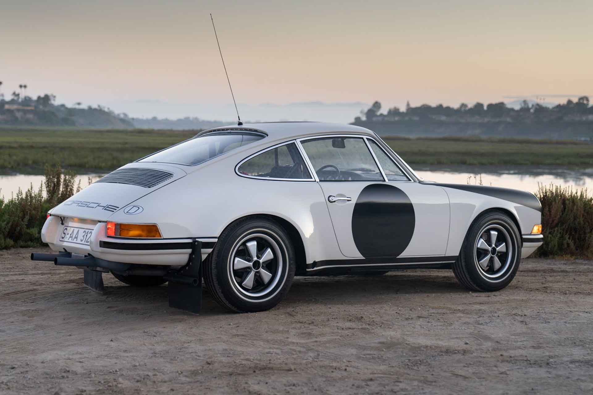 1971ポルシェ911 STラリークーペ | Uncrate