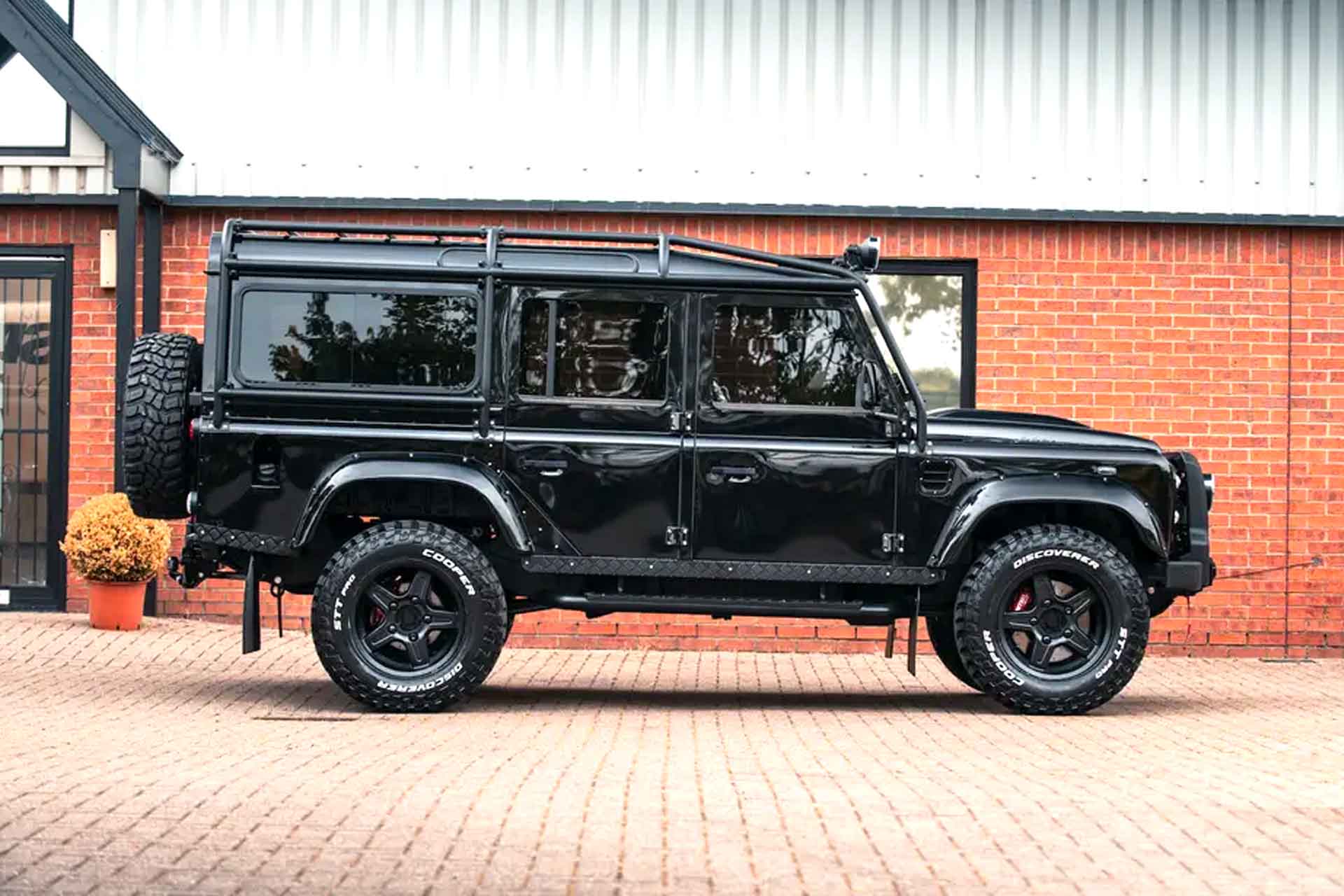 Twisted NA-V8 Land Rover Defender SUV | Uncrate