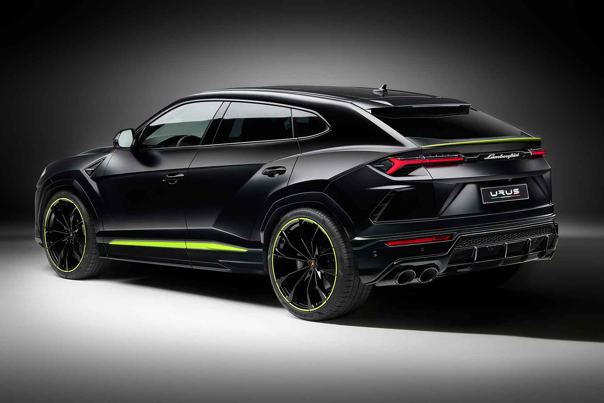 Lamborghini Urus Graphite Capsule SUV | Uncrate