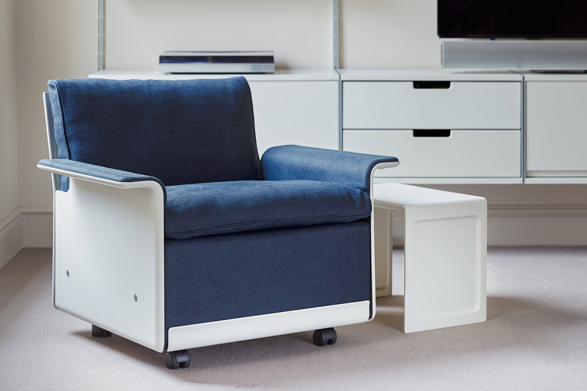 Vitsoe 620 Linen Chair | Uncrate