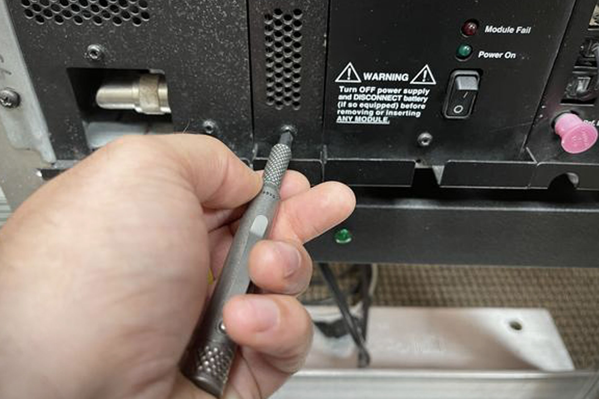 Titanium Pen Screwdriver | Uncrate