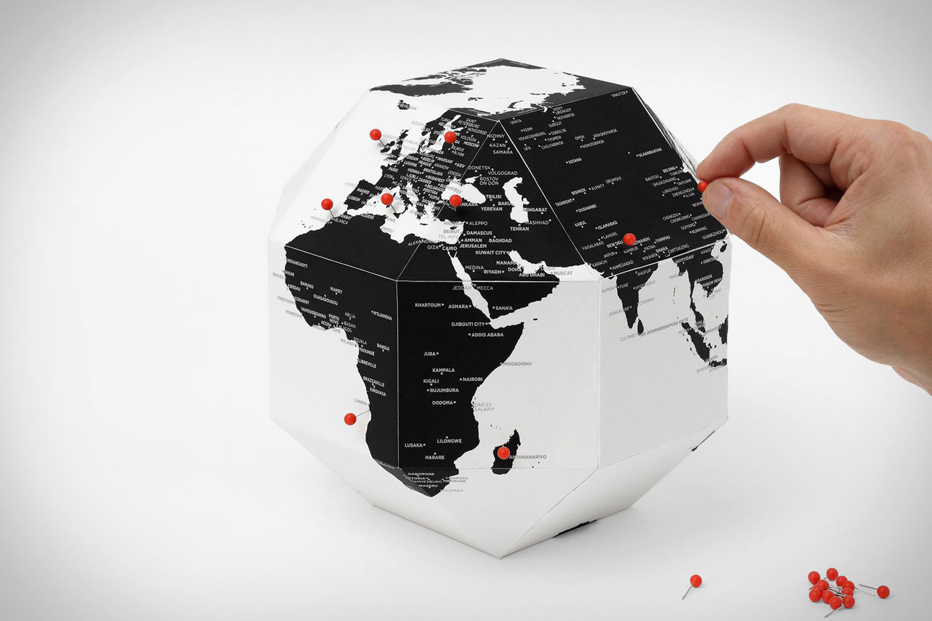 DearWorldトラベルヒストリーグローブ | Uncrate