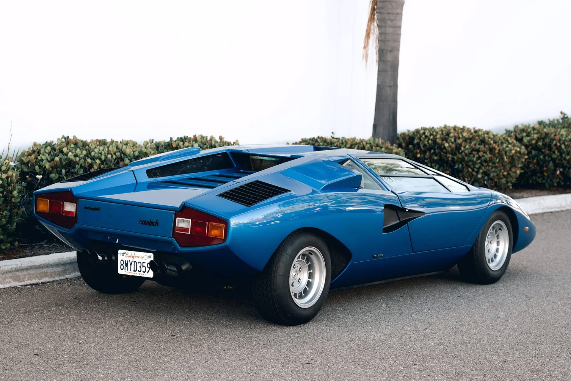 1975 Lamborghini Countach LP400 Periscopio | Uncrate
